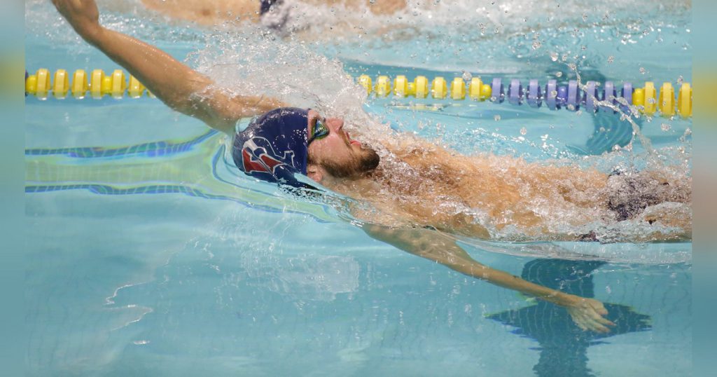 Dols places third in 200m butterfly heat; misses out on semis