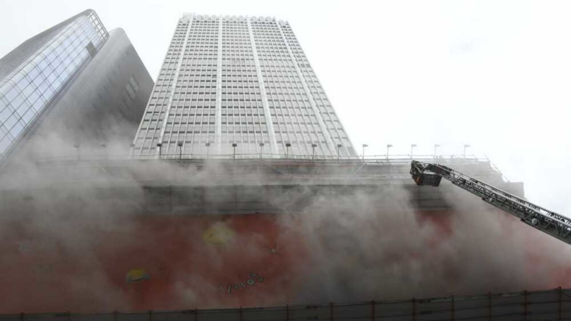 Hundreds rescued from burning skyscraper in Hong Kong