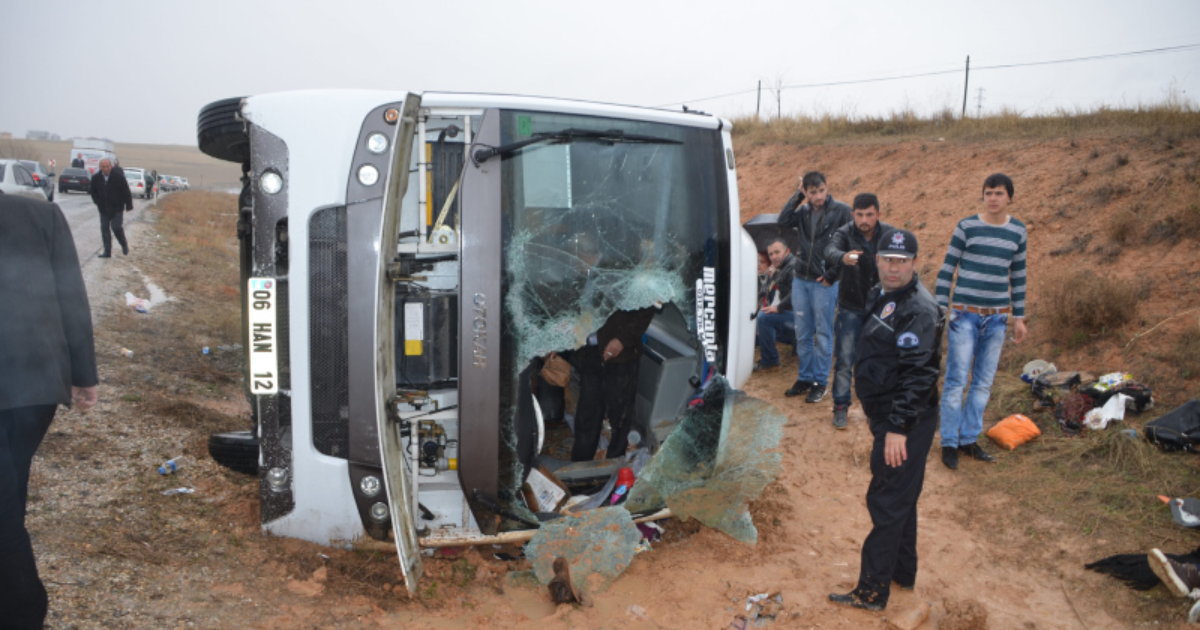 14 people killed, 63 injured in Pakistan bus crash