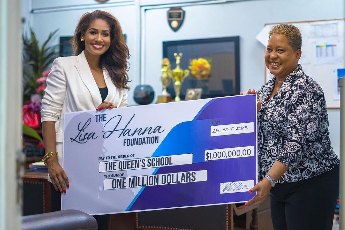 Lisa Hanna donates $1 million dollars to students at alma mater