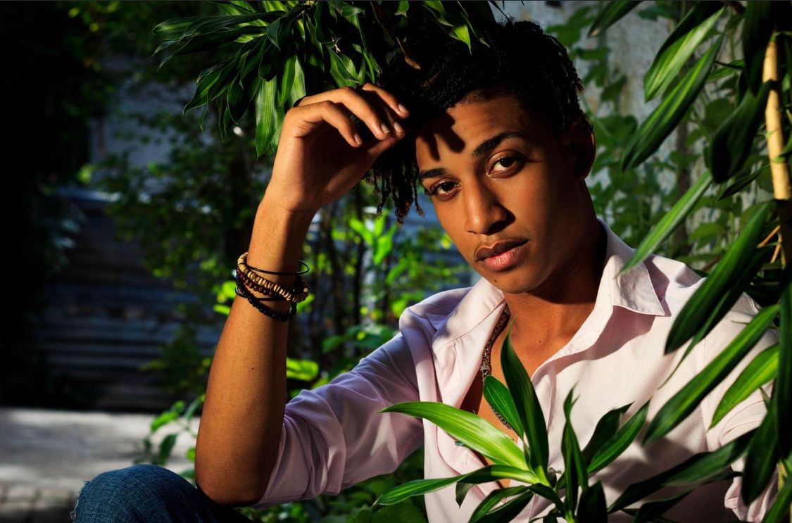 Andon shows versatility in Christmas song