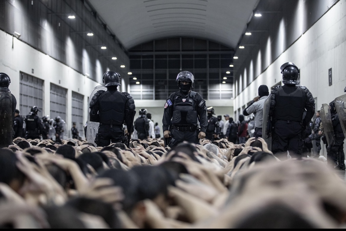 EL Salvador offers to house violent US criminals & deportees of any nationality in ...