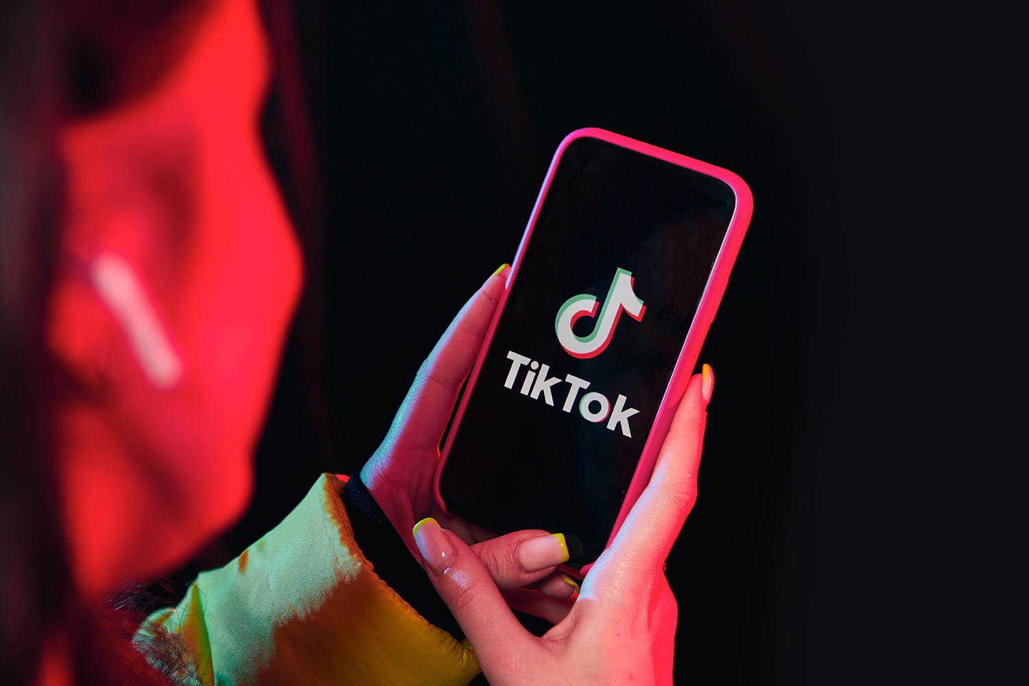 TikTok returns to Apple App Store & Google Play in US